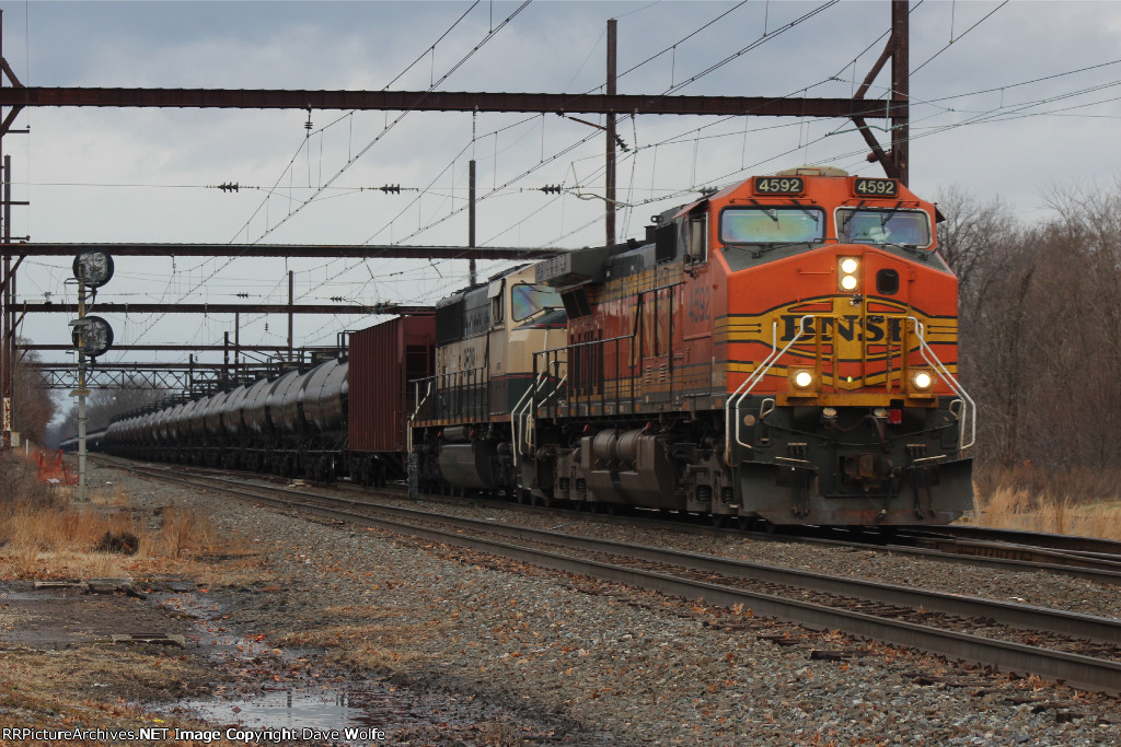 BNSF 4592in charge of K040-15